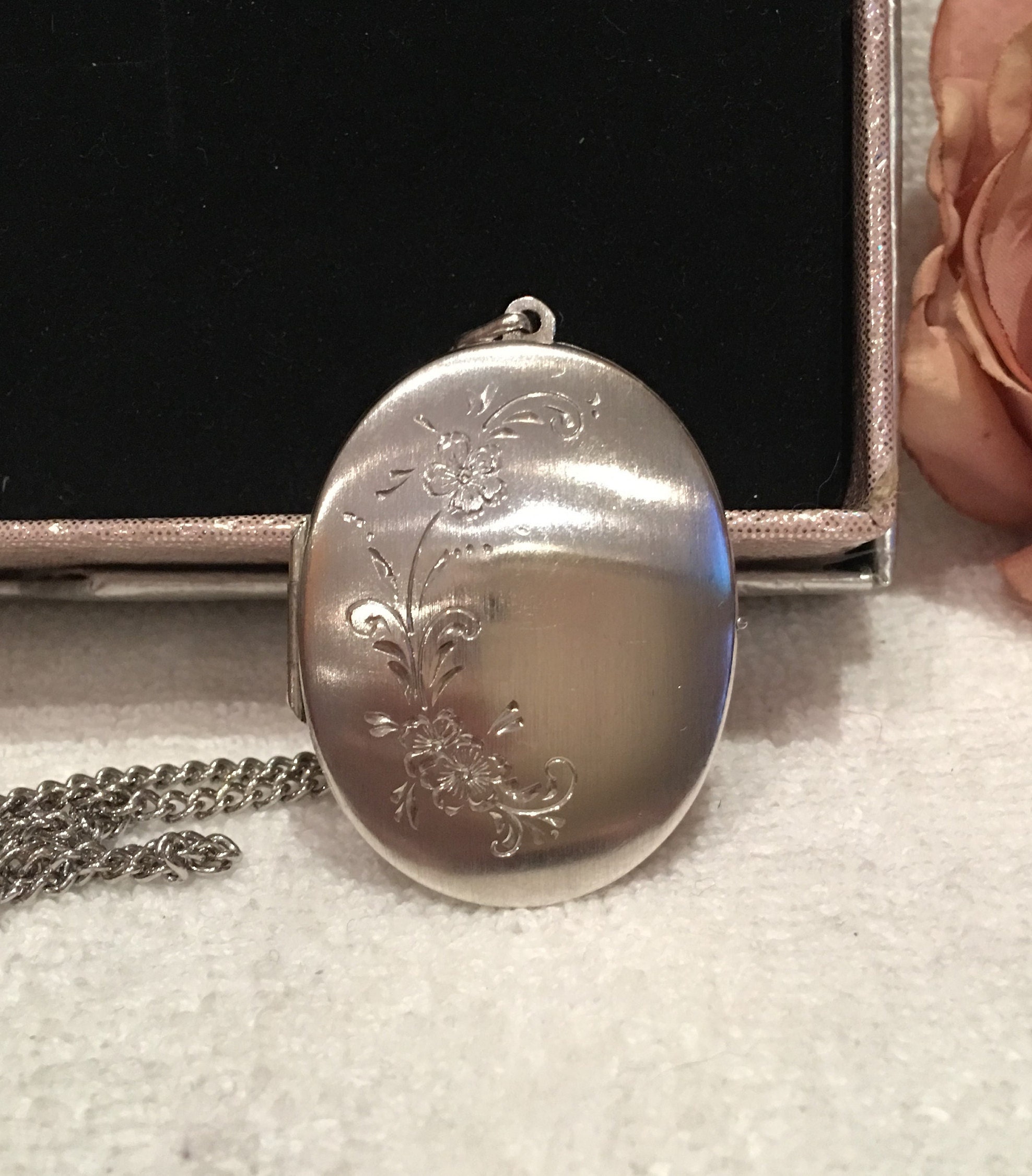 Beautiful Vintage Sterling Silver OVAL Locket-engraved | Etsy