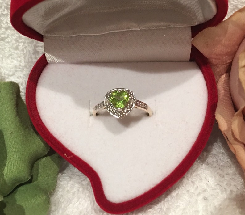 Gorgeous Vintage 10ct Gold - HEART Shaped PERIDOT Set Ring-with 4 Small ...