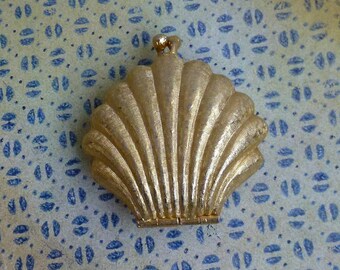 Shell pill box | Etsy