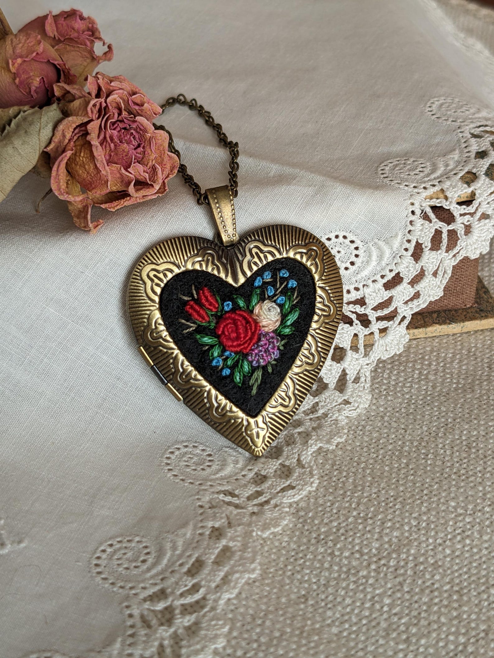 Embroidered Heart Locket, Red Roses Pendant Locket, Photo Locket ...