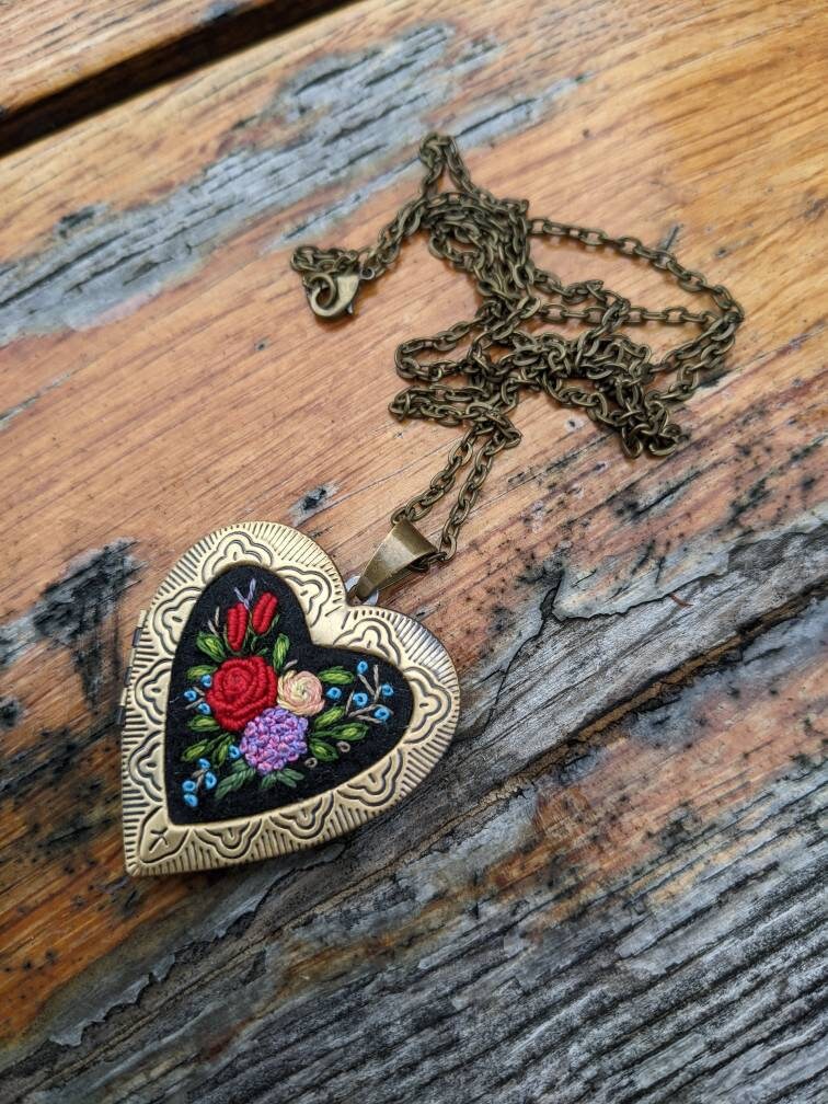 Embroidered Heart Locket Red Roses Pendant Locket Photo - Etsy