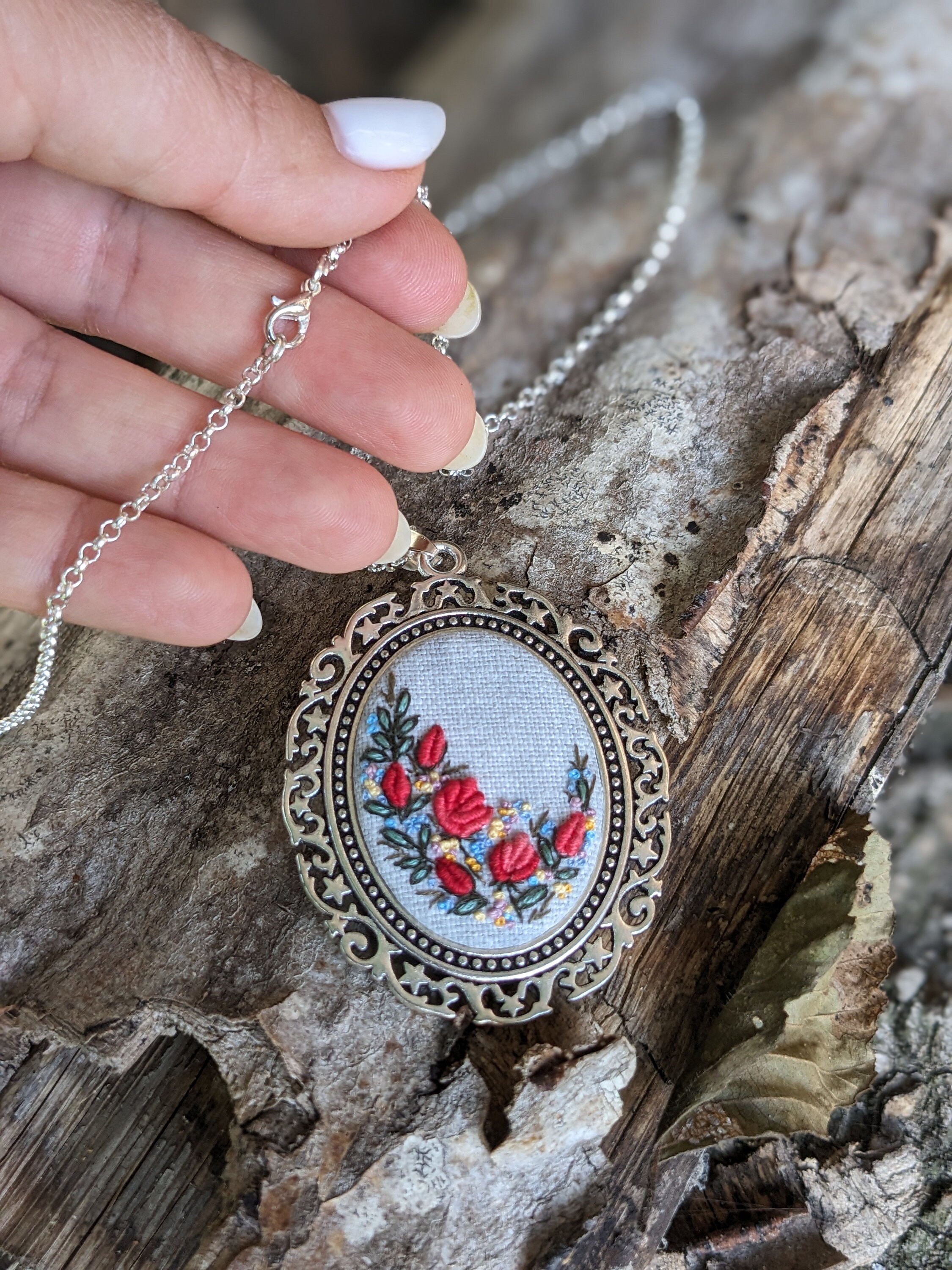 Embroidered Pink Roses Pendant Necklace, Embroidered Silver Tone ...