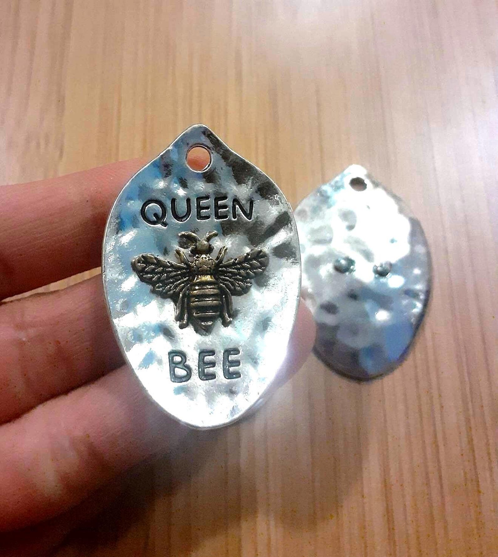 1 Beautiful Large QUEEN BEE Pendant Charm in Antique Silver Alloy Base ...