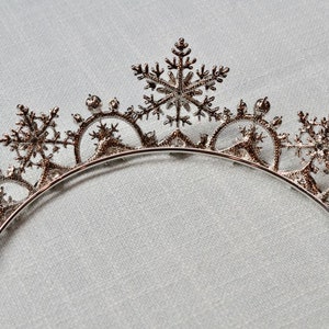 Stunning Snowflake Tiara With Accent Colour Crystal Crystal Tiara ...