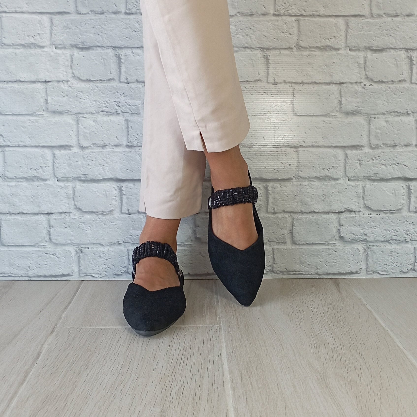 Elastic Shoe Strap in Black, Detachable Shoe Straps for Loose Shoes ...