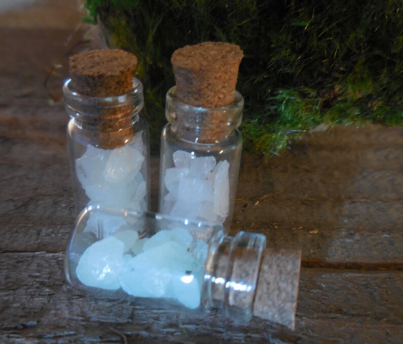 Mini Glow Bottles, Tiny Glass Bottles With Magic Potion That Glows-in ...