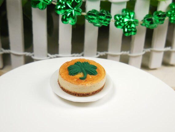 Art & Collectibles Dolls & Miniatures Shamrock cake dollhouse miniature ...
