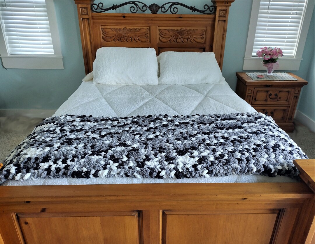 Chunky Knit Bed Runner, Black and White Cozy Handmade Home Decor, Throw ...