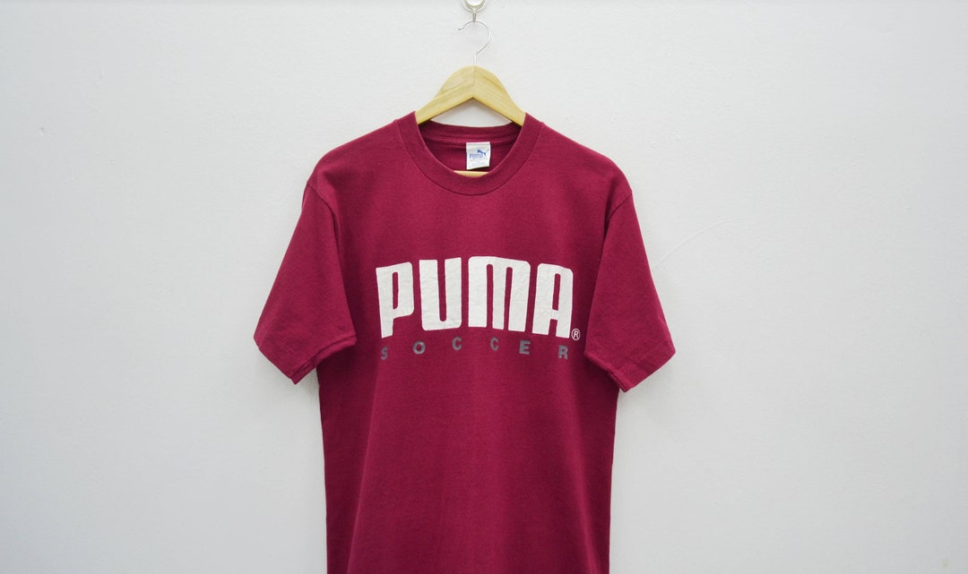 Puma Camisa Vintage Puma Camiseta 90s Puma Fútbol Hecho en EE.UU. Gran Logo Deletrear Camiseta ...