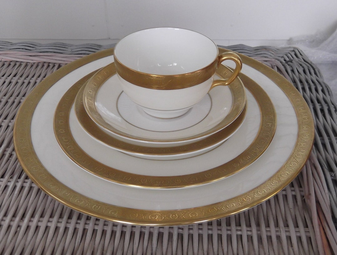 Minton K-159 buckingham 5 Piece Place Setting Heavy Gold Rim 2 ...