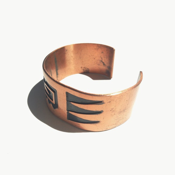 Tribal • 6.5" • Vtg Native Copper Cuff Design - Gem