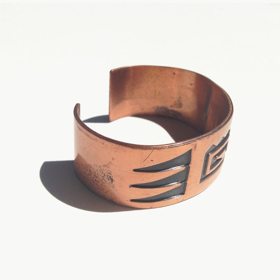 Tribal • 6.5" • Vtg Native Copper Cuff Design - Gem