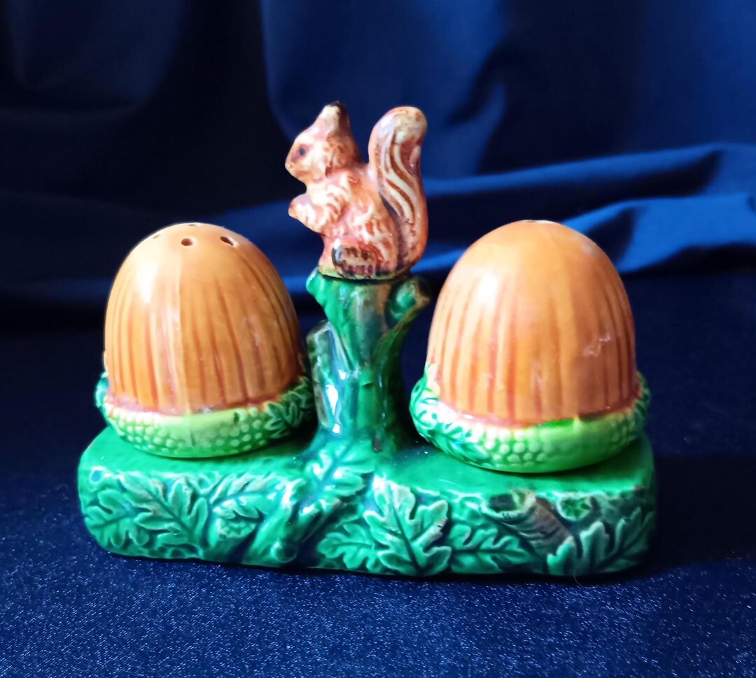 Salt and Pepper Shakers, Squirrel and Acorns, Acorn Salt and Pepper ...