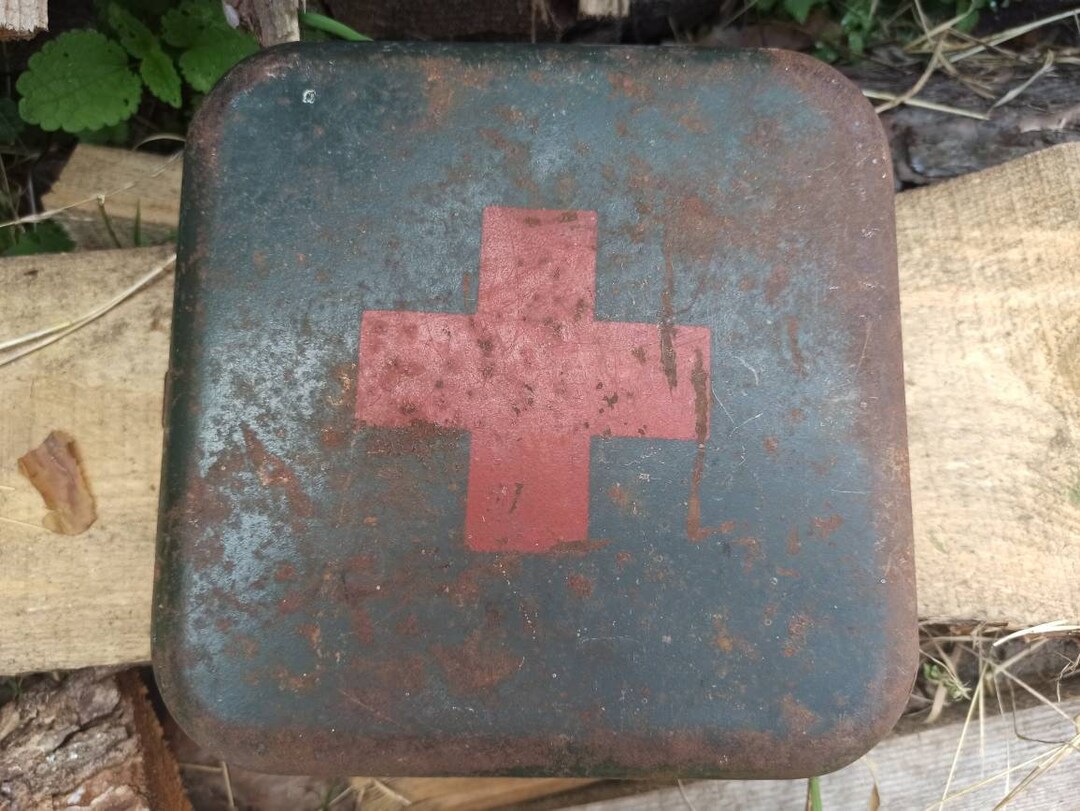 Vintage Russian Soviet USSR Military First Aid Kit Red Cross Box - Etsy