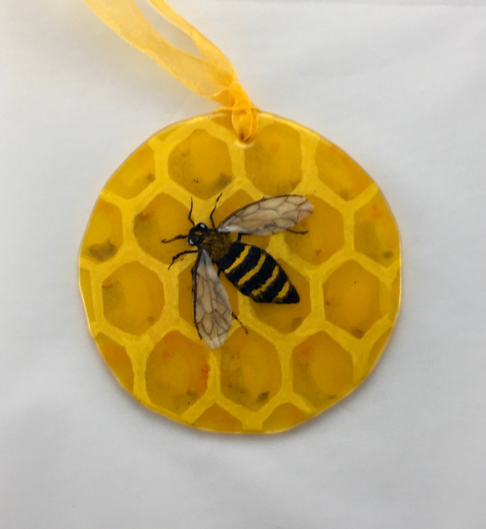Abeja pintada a mano de vidrio fundido en atrapasol de panal - Etsy España