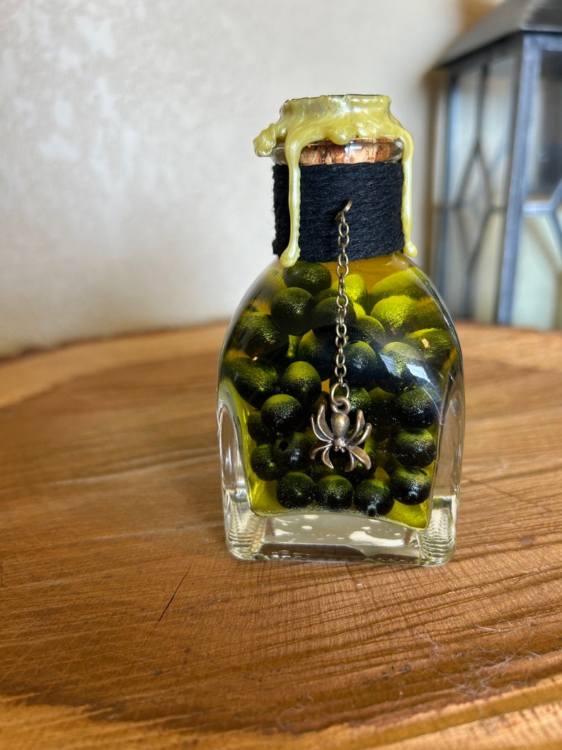 Acromantula Eggs in Venom Potion Bottle Bookshelf Decor Harry Potter ...