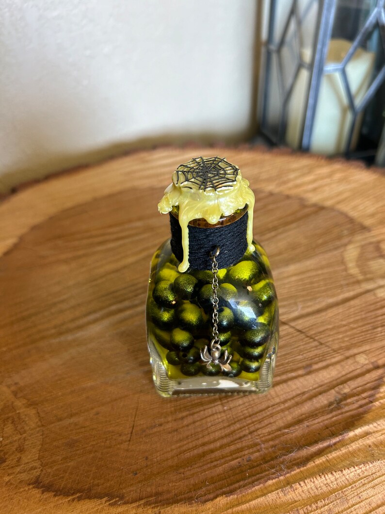 Acromantula Eggs in Venom Potion Bottle Bookshelf Decor Harry Potter ...