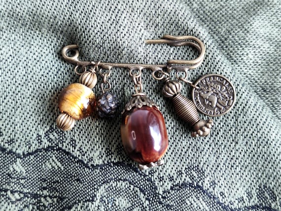 Bakelite Acorn Kilt Pin, Brass Kilt Pin with Charms, … - Gem