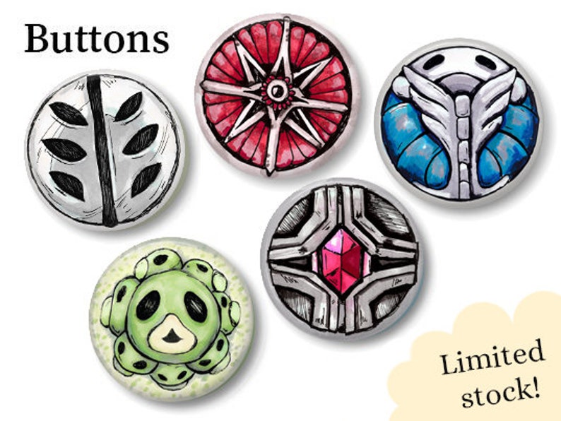 Hollow Knight Charm buttons compass grubsong dashmaster - Etsy Nederland