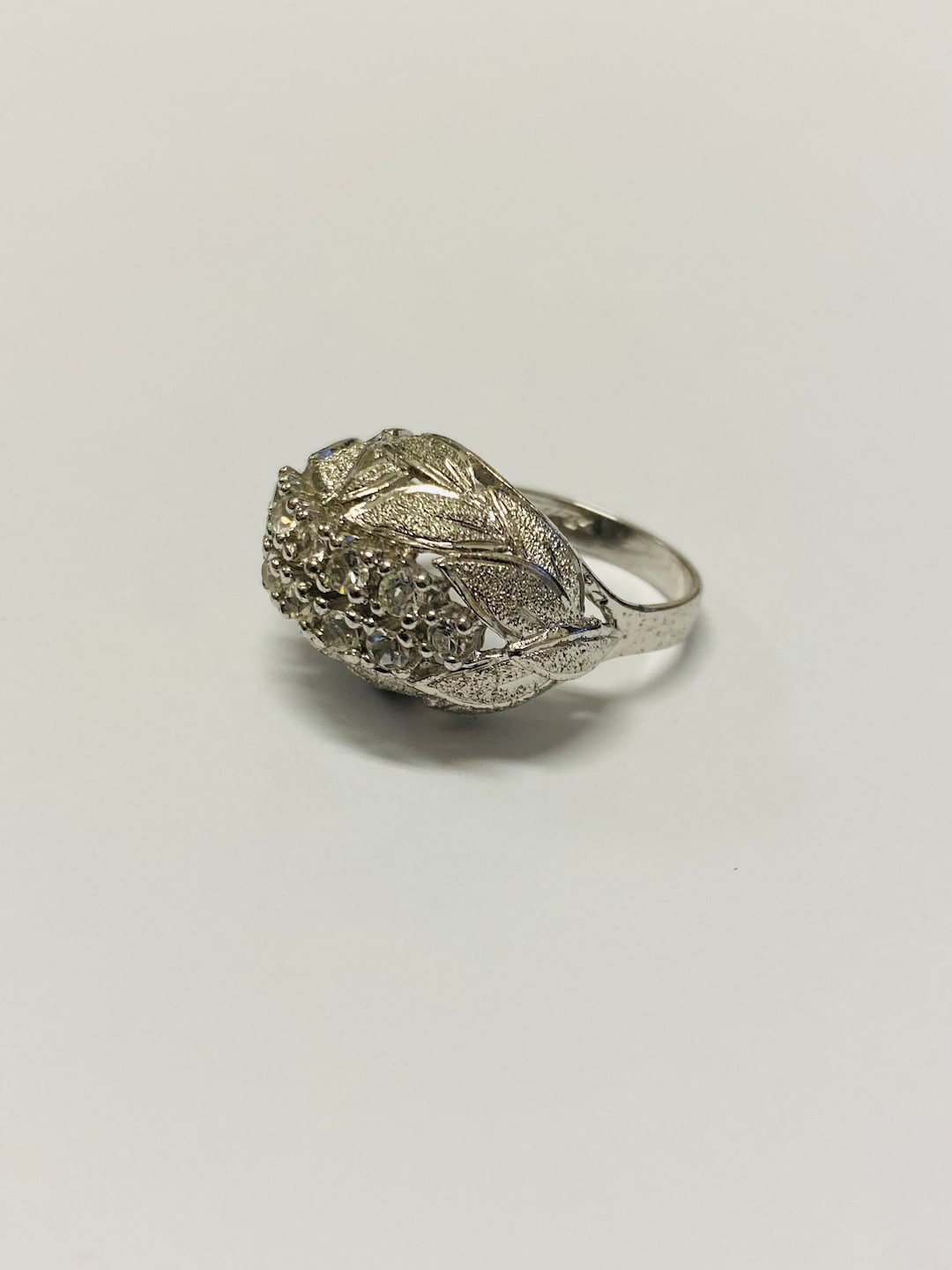 Vintage Unique Uncas Mfg Co. Sterling Silver Leaf Design Dome Ring ...