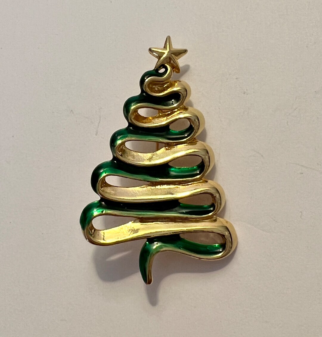 Vintage Danecraft Ribbon Christmas Tree Brooch / Pin / Goldtone Bows ...