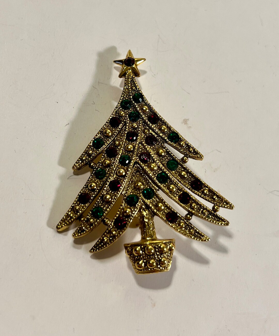 Vintage Ribbon Christmas Tree Brooch / Pin / Goldtone Featuring Red and ...