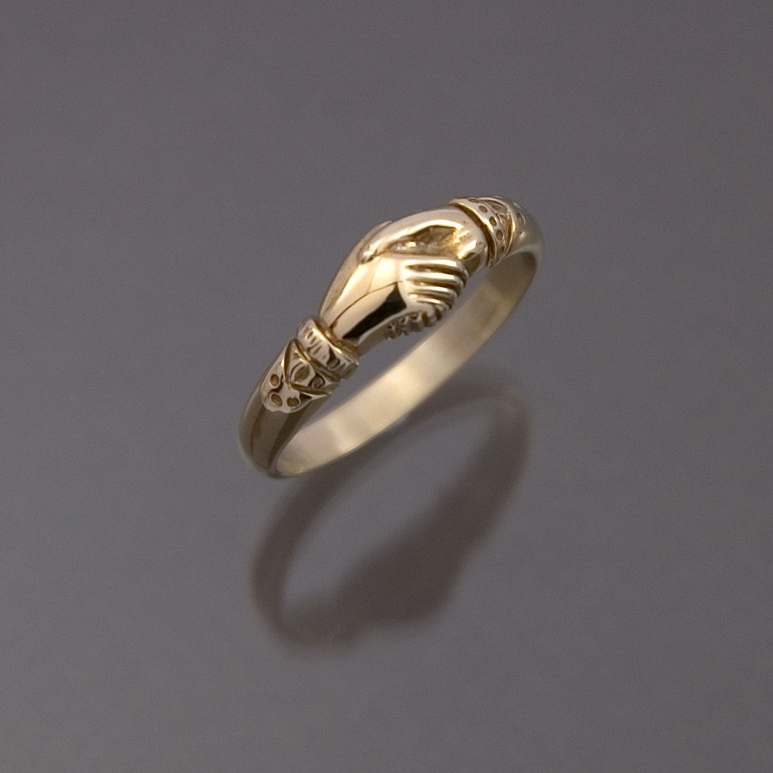 Traditional Fede ring made to your size in 9ct gold | Etsy