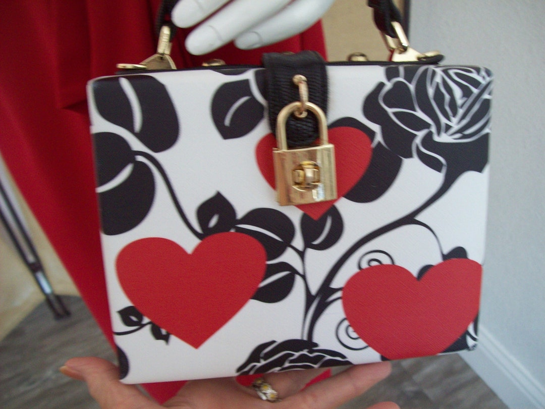 Box Purse Black Rose Red Heart Purse With Faux Padlock Hinged Goth Vibe ...