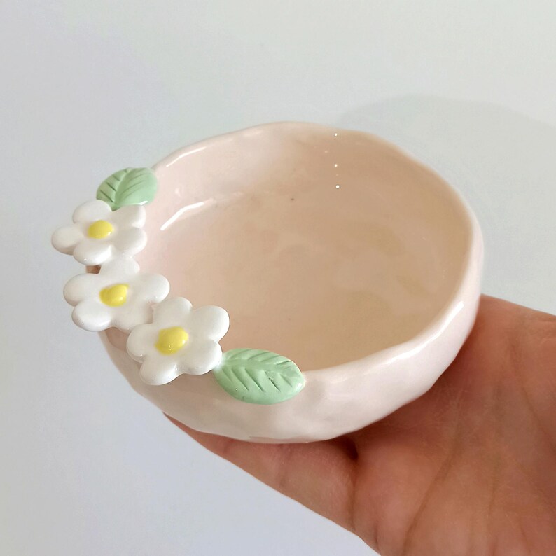 Daisy Ceramic Dish, Ceramic Dish With Daisies, Ring Dish, Handmade ...