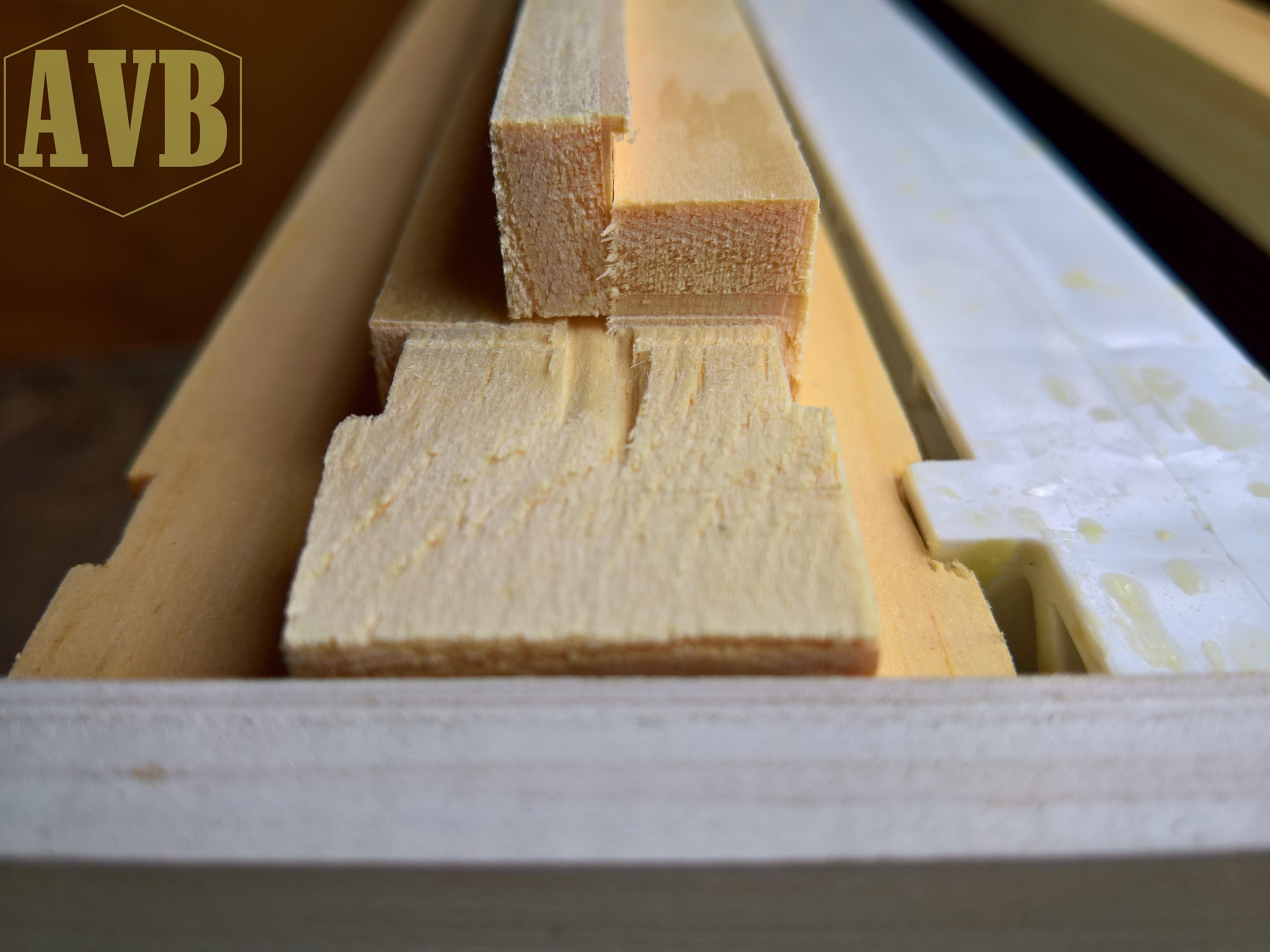 1 Foundationless Frame · Topbar Style · Langstroth 19" · Honeybee Bees ...