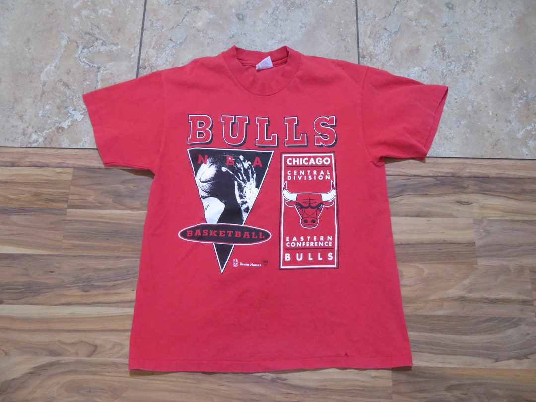 Vintage 1990s Chicago Bulls Red White Black T-shirt Sz L Hanes ...