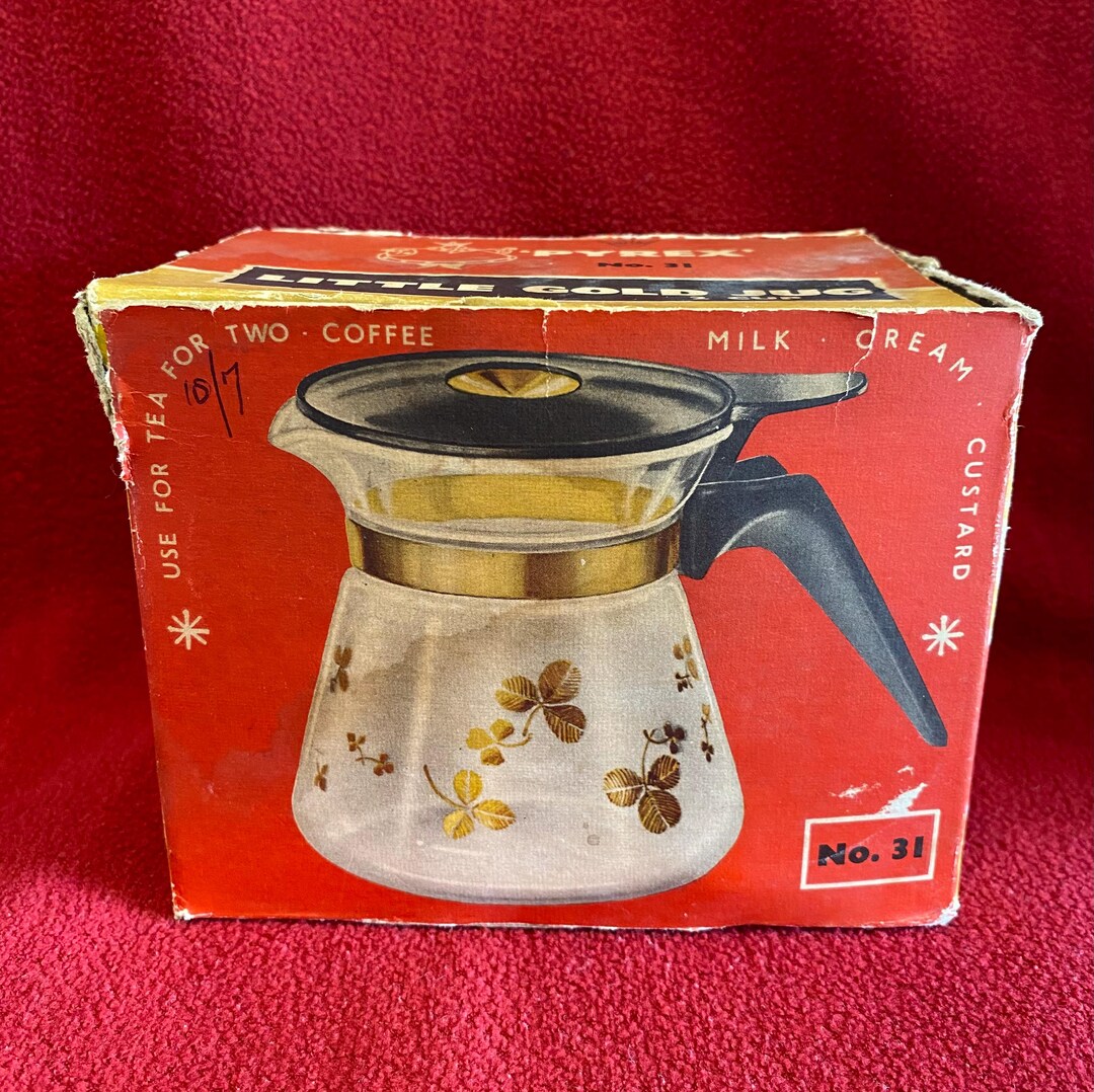 Pyrex JAJ Little Gold Jug 2 Cup Jug With Gold Clover Leaf Pattern. #31 ...