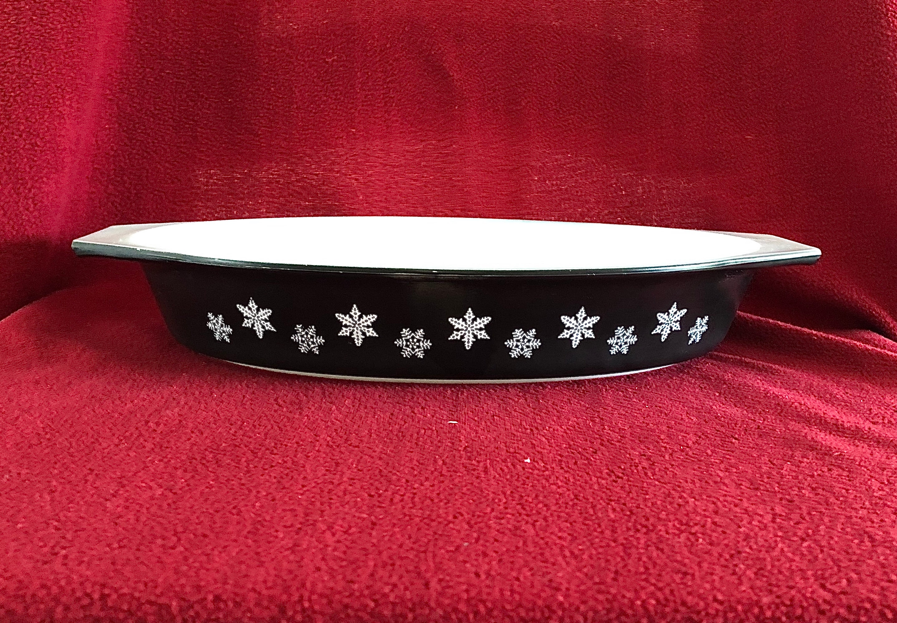Vintage Pyrex Black Snowflake Casserole Dish / Charcoal Snowflake ...