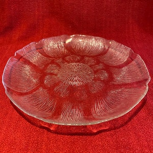 Arcoroc Fleur Pressed Clear Glass Dinner Plate. Verrerie Cristallerie D ...