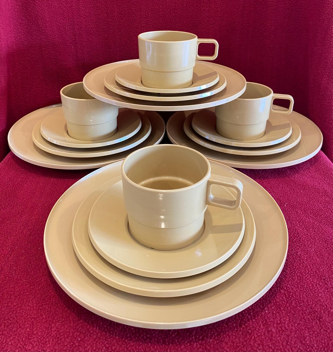 Vintage 1970s Plastic Picnic Set: Richard Daleman, Beige, 4-place - Etsy