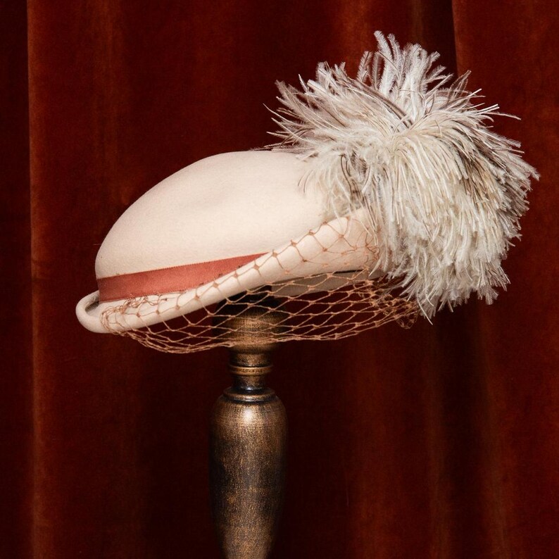 RARE Beautiful Beige 1920s 1930s 1940s Halo / Bumper / Capulet Hat With ...