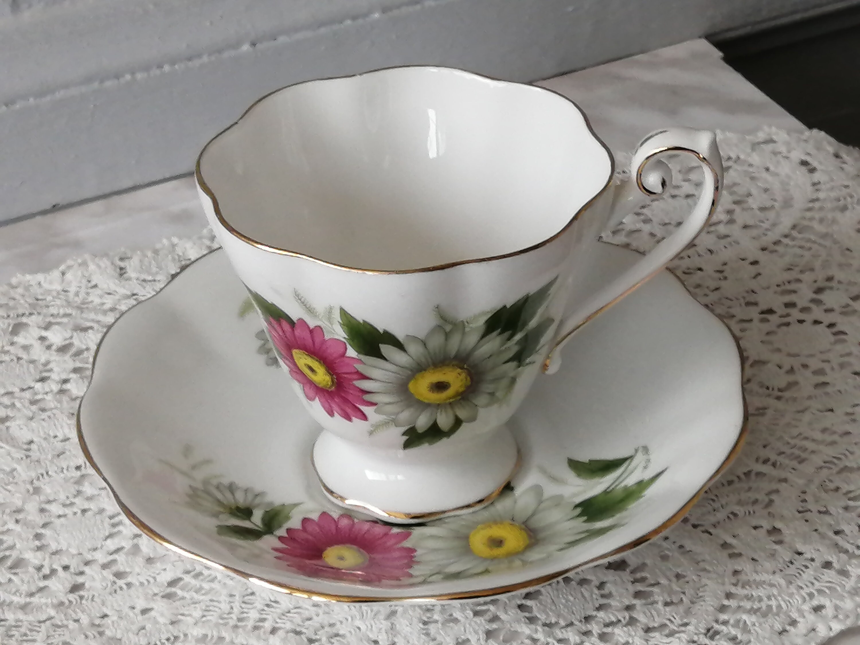 Royal Standard Cup and Saucer Pink and White Daisies 2198 Made in ...