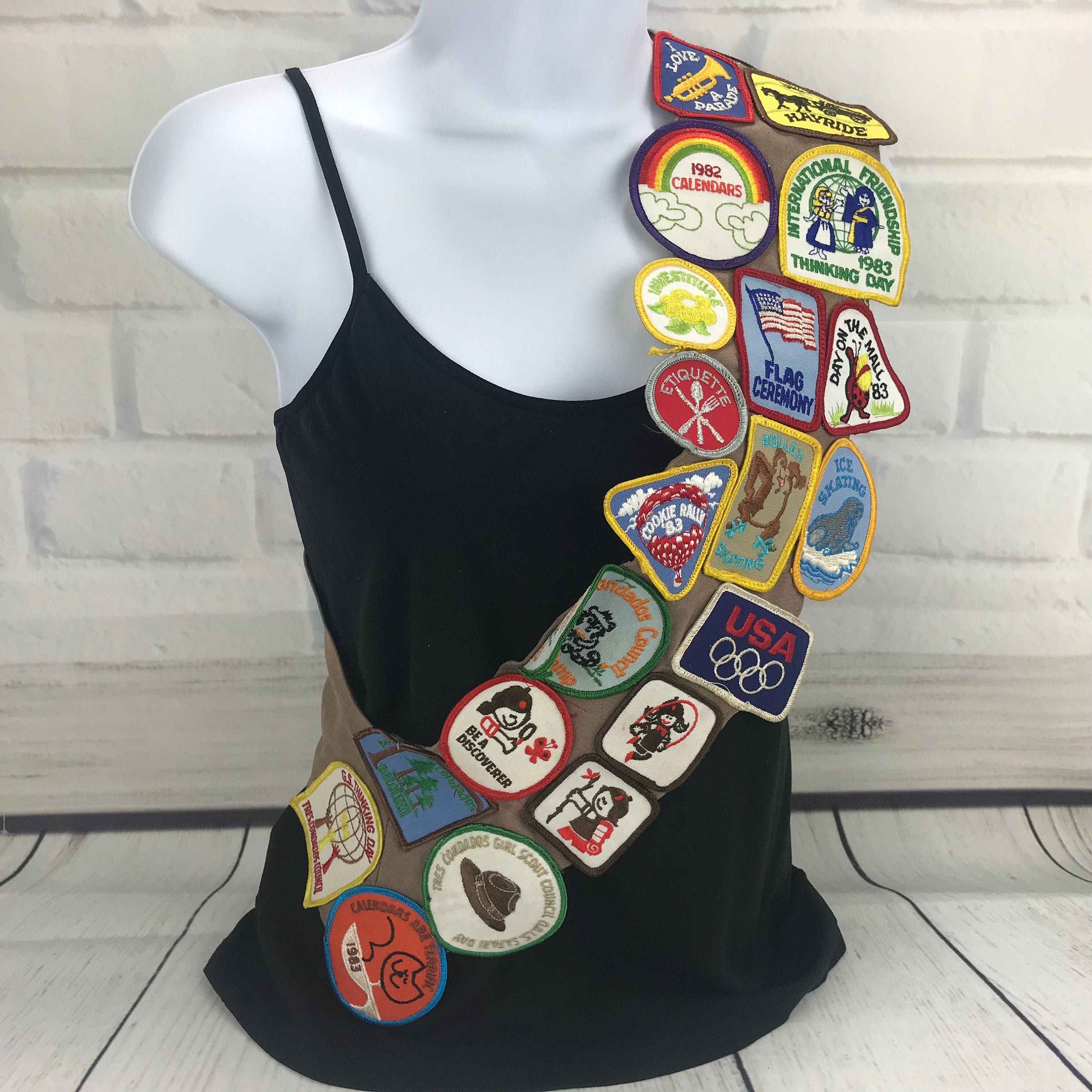 Girl Scout Brownie Sash With Patches Badges Pin vintage 1980s - Etsy France Girl Scout Brownie Sash With Patches Badges Pin vintage 1980s - Etsy France