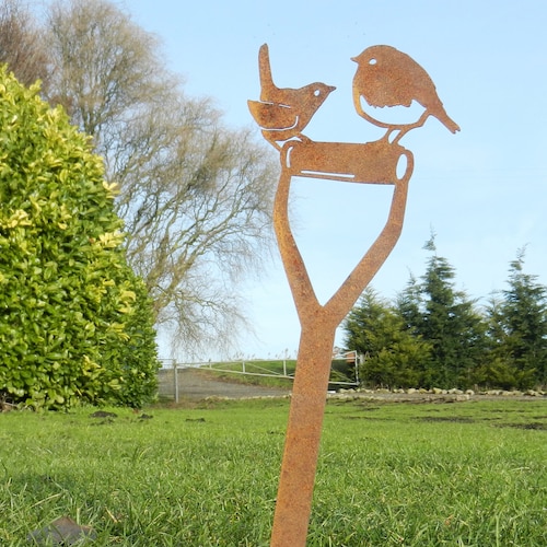 Robin on Spade Garden Decoration / Bird Garden Gift / Rusty - Etsy