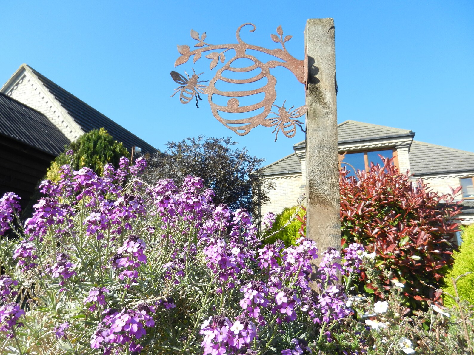 Rusty Metal Bee Hive Garden Decor / Metal Beehive Garden Gift - Etsy ...