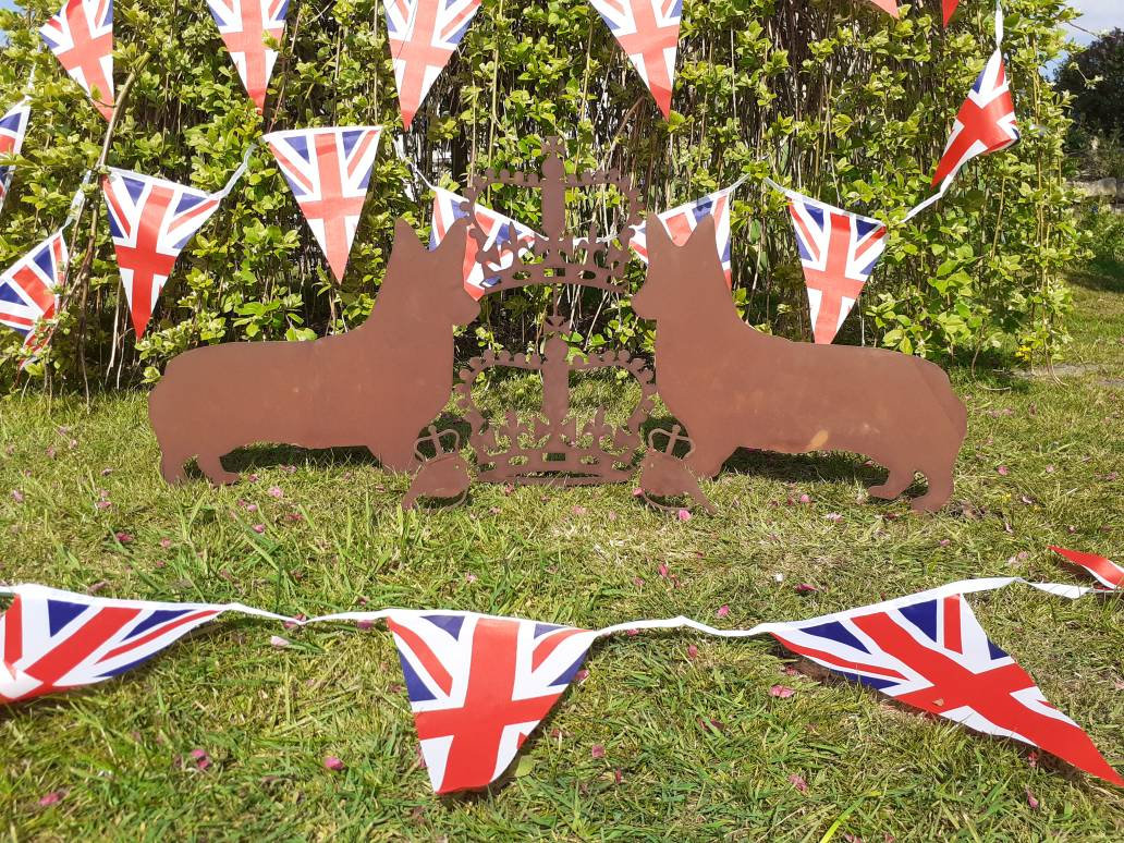 Royal Crown Coronation Garden Decoration / Rusty Metal Crown on Stake ...