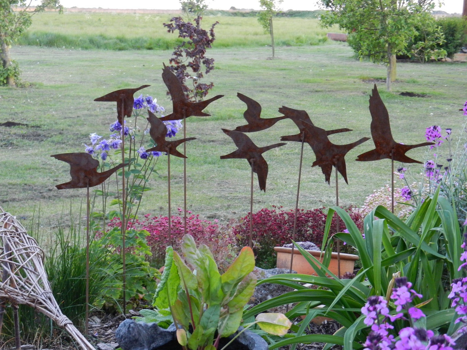 Flying Geese Garden Art / Rusty Metal Geese Sculpture / Swans in Flight ...