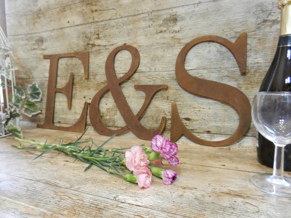 Wedding initial letters | Beachweddingtips.com