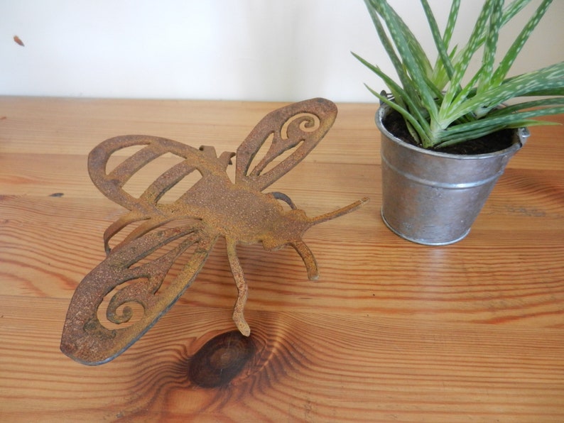 Rustic Bee Home Decor / Honey Bee Plant Pot Decoration / Rusty | Etsy