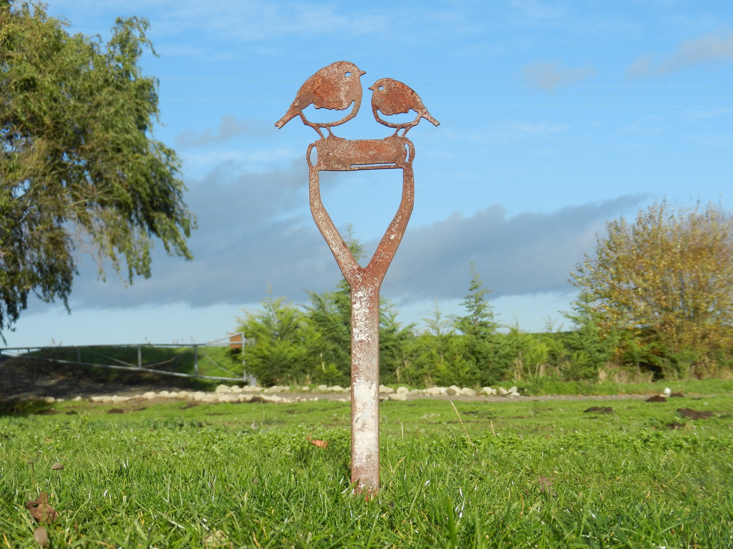 Robin on Spade Garden Decoration / Bird Garden Gift / Rusty - Etsy UK
