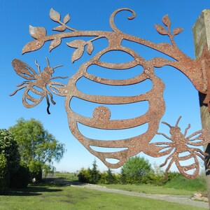 Rusty Metal Honey Bee Garden Decor / Bumble Bee Garden Ornament / Rusty ...