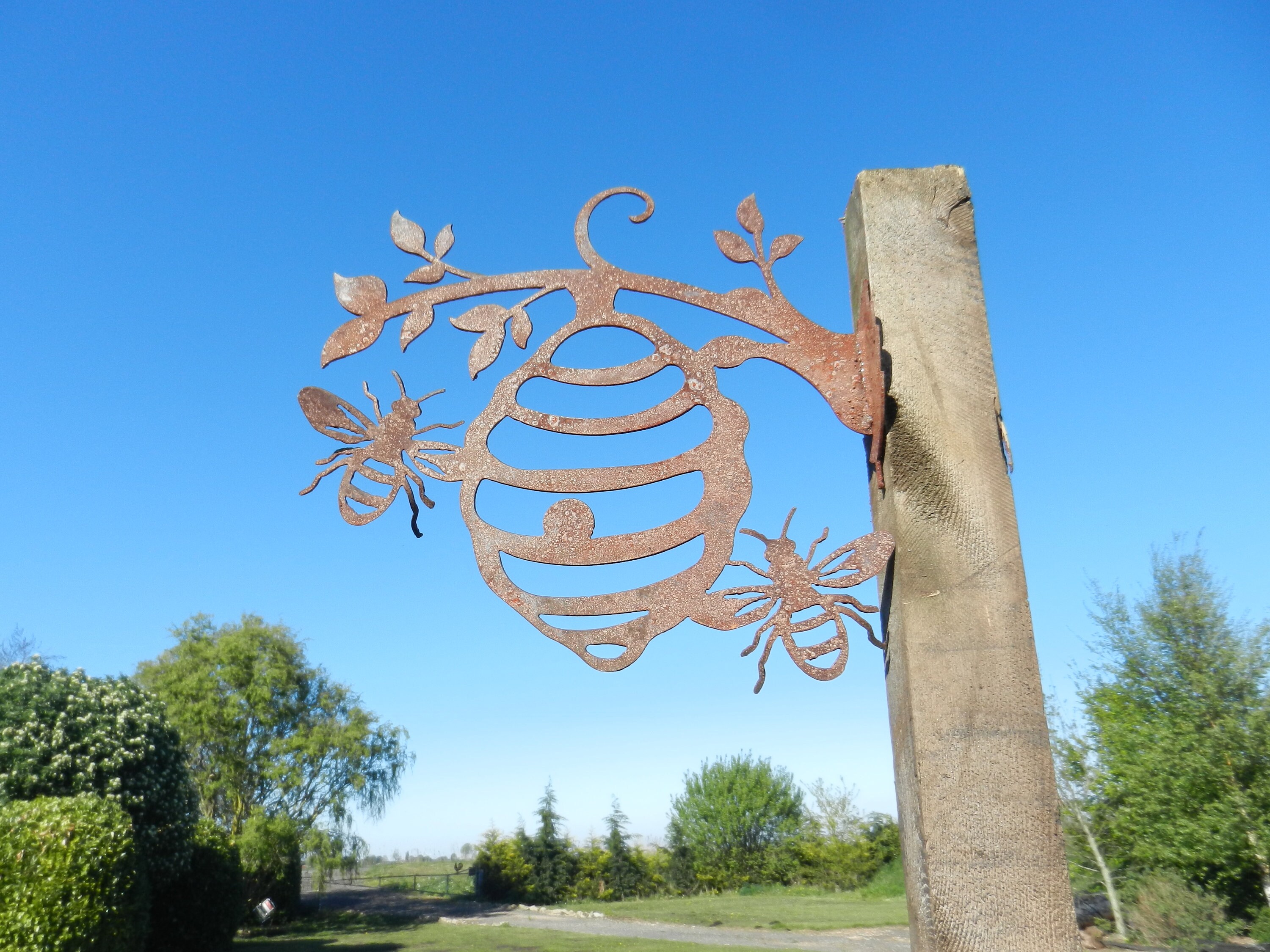 Rusty Metal Bee Hive Garden Decor / Metal Beehive Garden Gift - Etsy ...