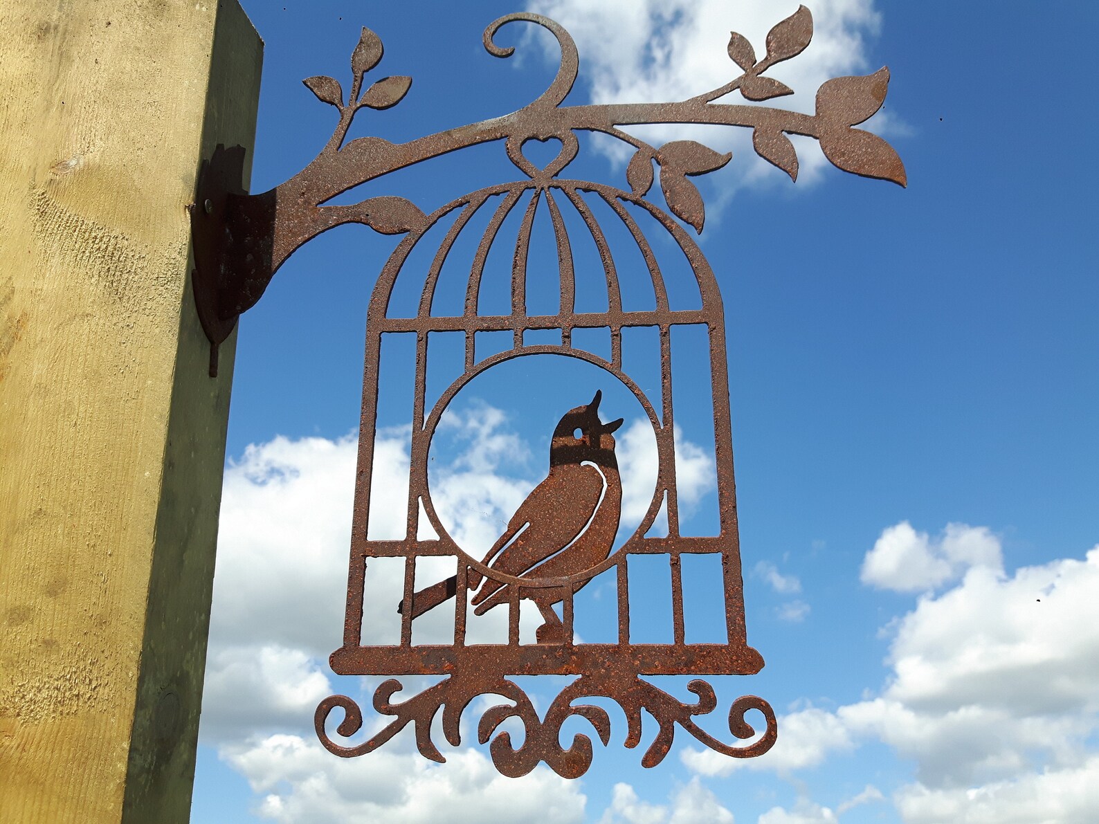 Rusty Metal Bee Hive Garden Decor / Metal Beehive Garden Gift - Etsy