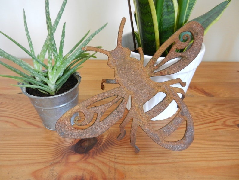 Rusty Metal Honey Bee Garden Decor / Bumble Bee Garden | Etsy