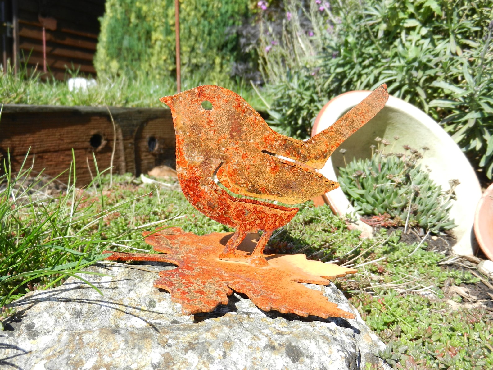 Rusty Metal Wren Upon Leaf / Rusty Birds / Bird Gift / Garden Gift ...